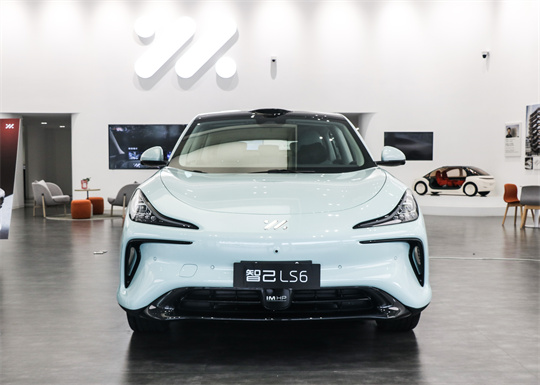 一眼就让你爱上——最美轿跑SUV智己LS6探店实拍-粒子汽车